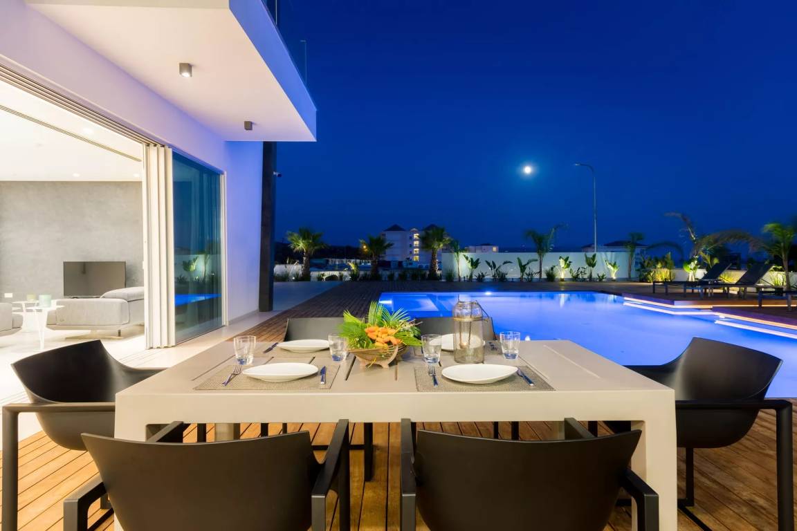 750 M² Villa ∙ 3 Bedrooms ∙ 11 Guests - Ayia Napa