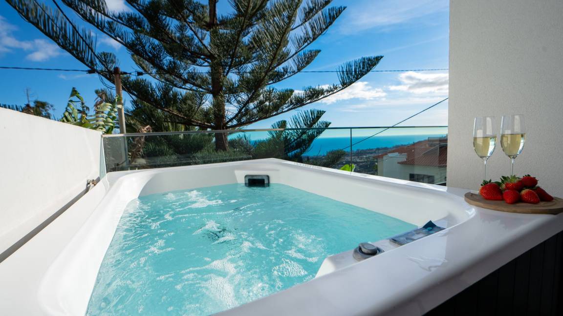 130 M² Ferienhaus ∙ 2 Schlafzimmer ∙ 4 Gäste - Funchal