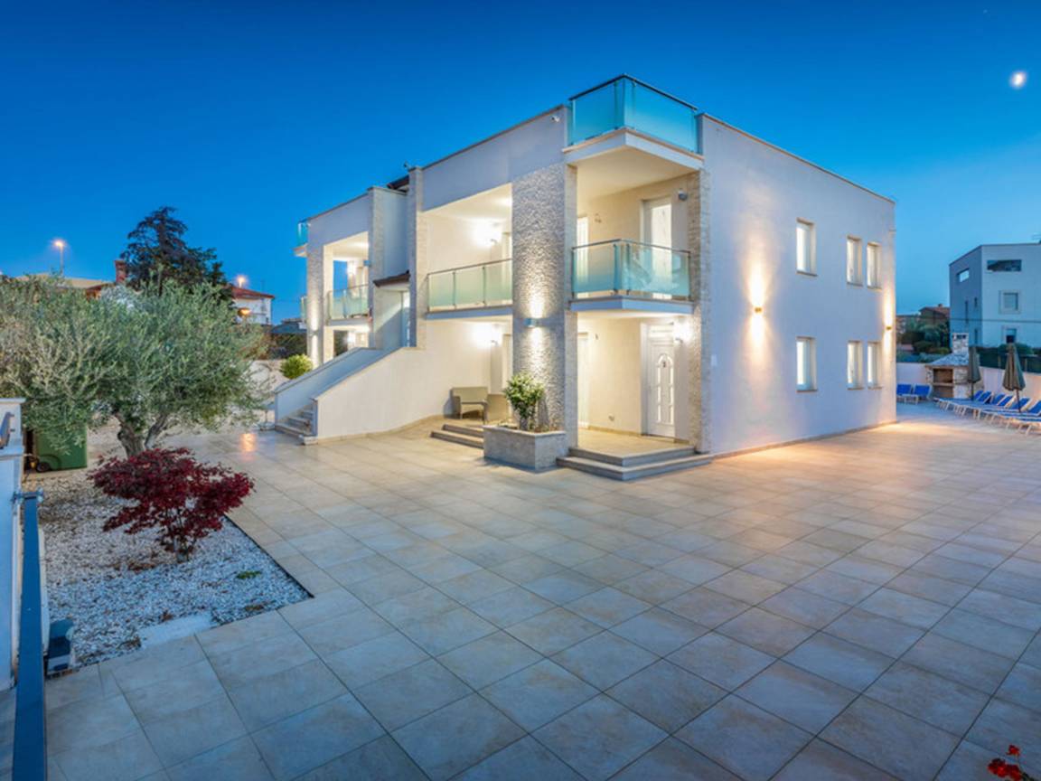 300 M² Huis ∙ 1 Slaapkamer ∙ 16 Gasten - Umag