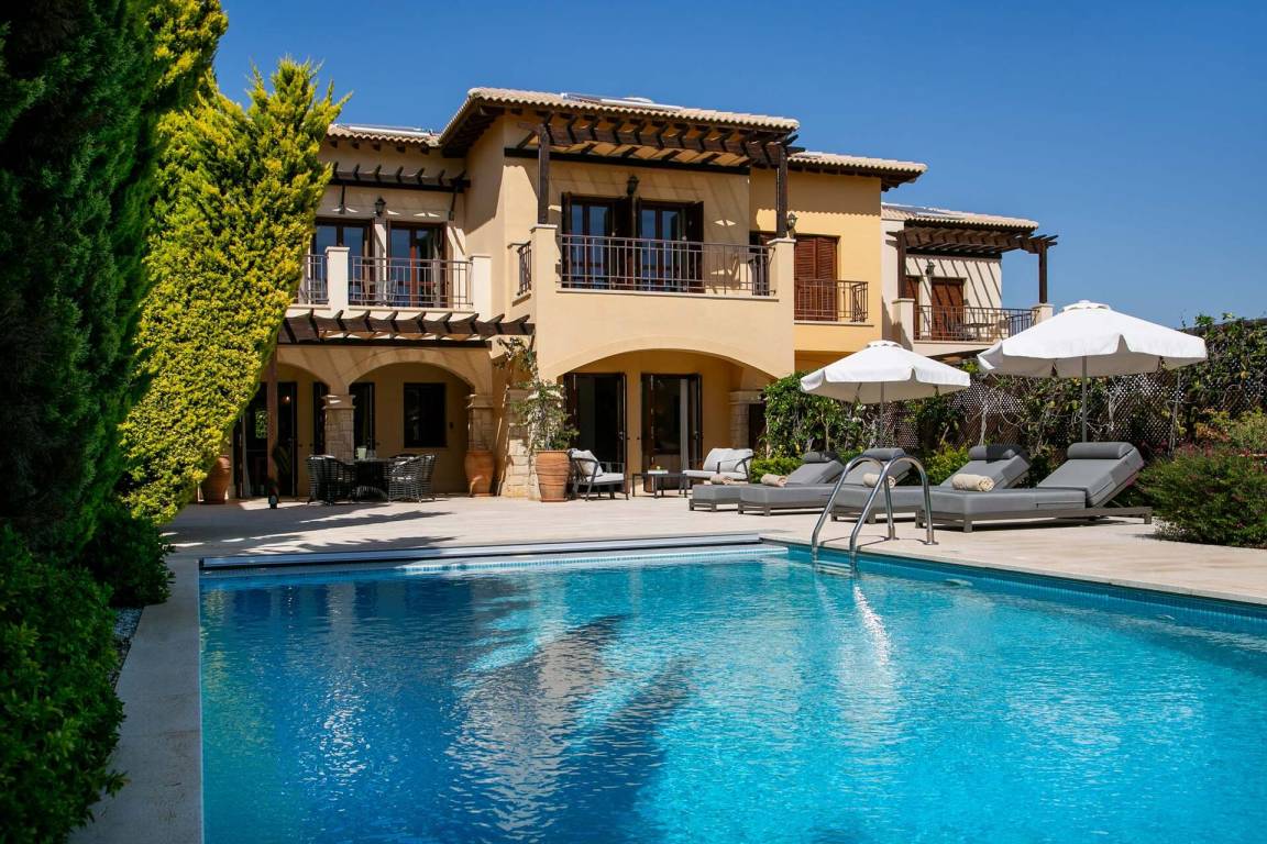 200 M² Villa ∙ 2 Bedrooms ∙ 4 Guests - Мандрия