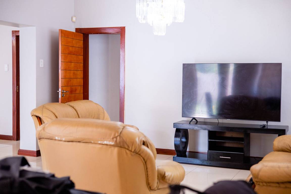 100 M² Talo ∙ 6 Makuuhuonetta ∙ 19 Vierasta - Johannesburg