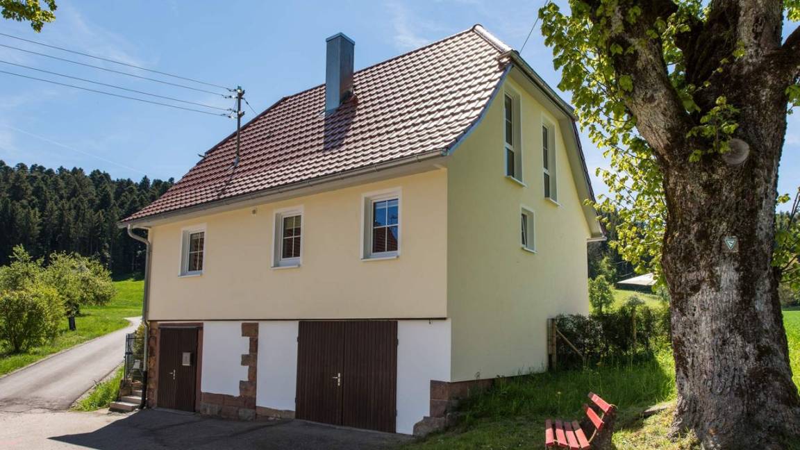 100 M² Ferienhaus ∙ 3 Schlafzimmer ∙ 8 Gäste - Alpirsbach