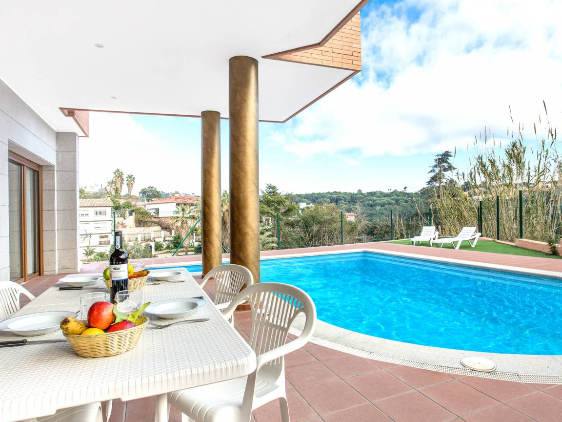 300 M² Villa ∙ 4 Schlafzimmer ∙ 8 Gäste - Blanes