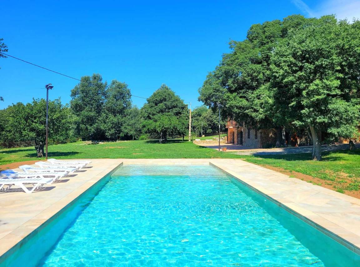 400 M² House ∙ 7 Bedrooms ∙ 22 Guests - Banyoles