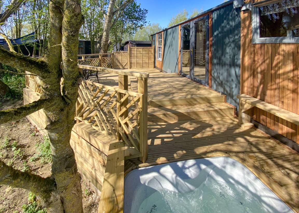 Chalet ∙ 2 Bedrooms ∙ 4 Guests - Bath