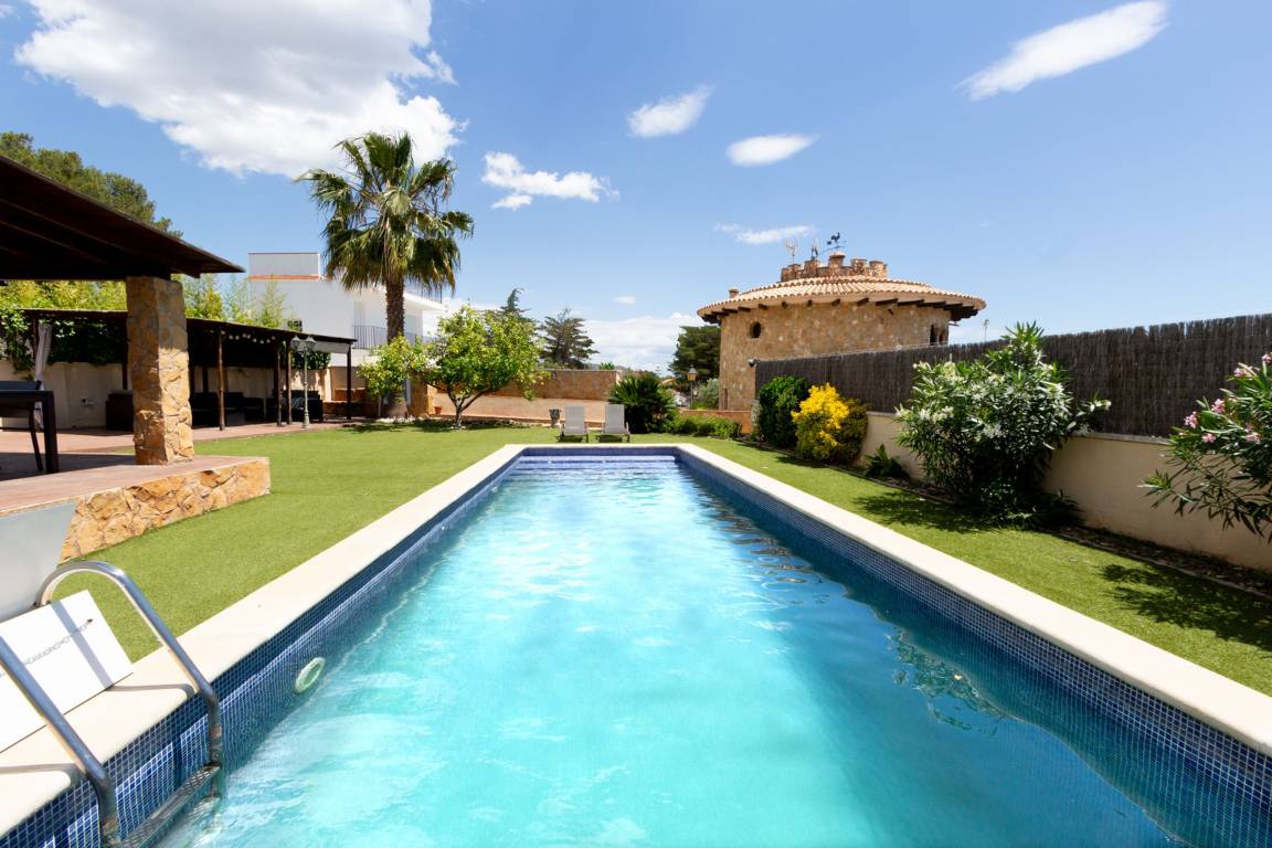 135 M² Villa ∙ 3 Slaapkamers ∙ 6 Gasten - Torredembarra