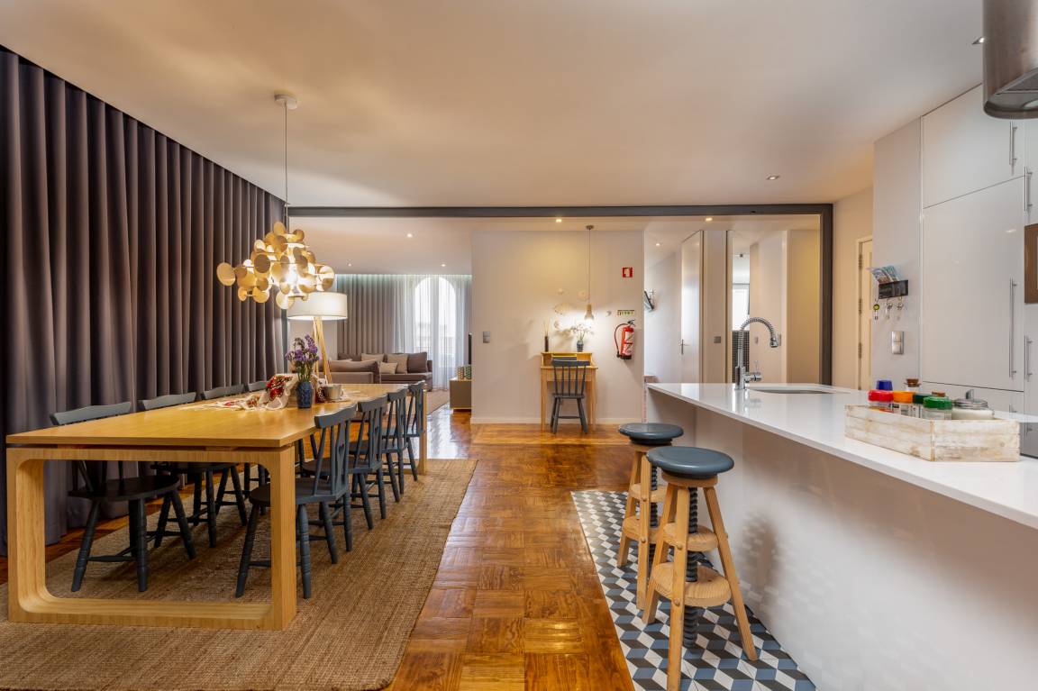 138 M² Apartment ∙ 5 Bedrooms ∙ 14 Guests - Porto