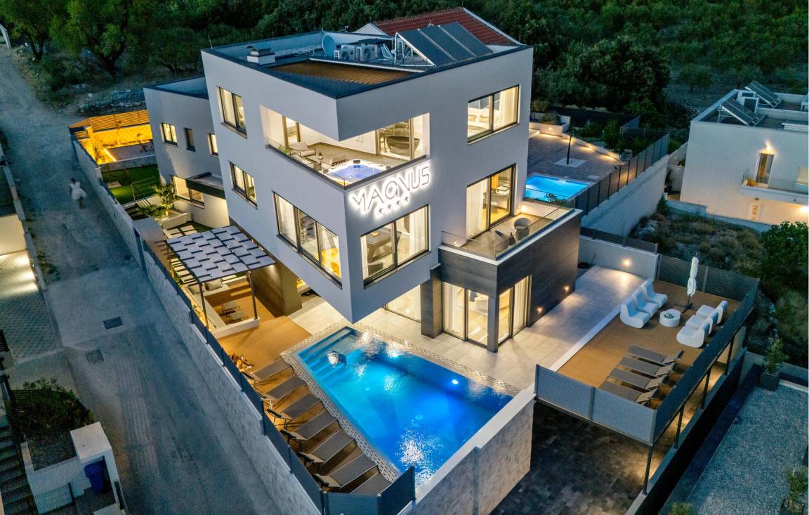 490 M² House ∙ 6 Bedrooms ∙ 13 Guests - Makarska