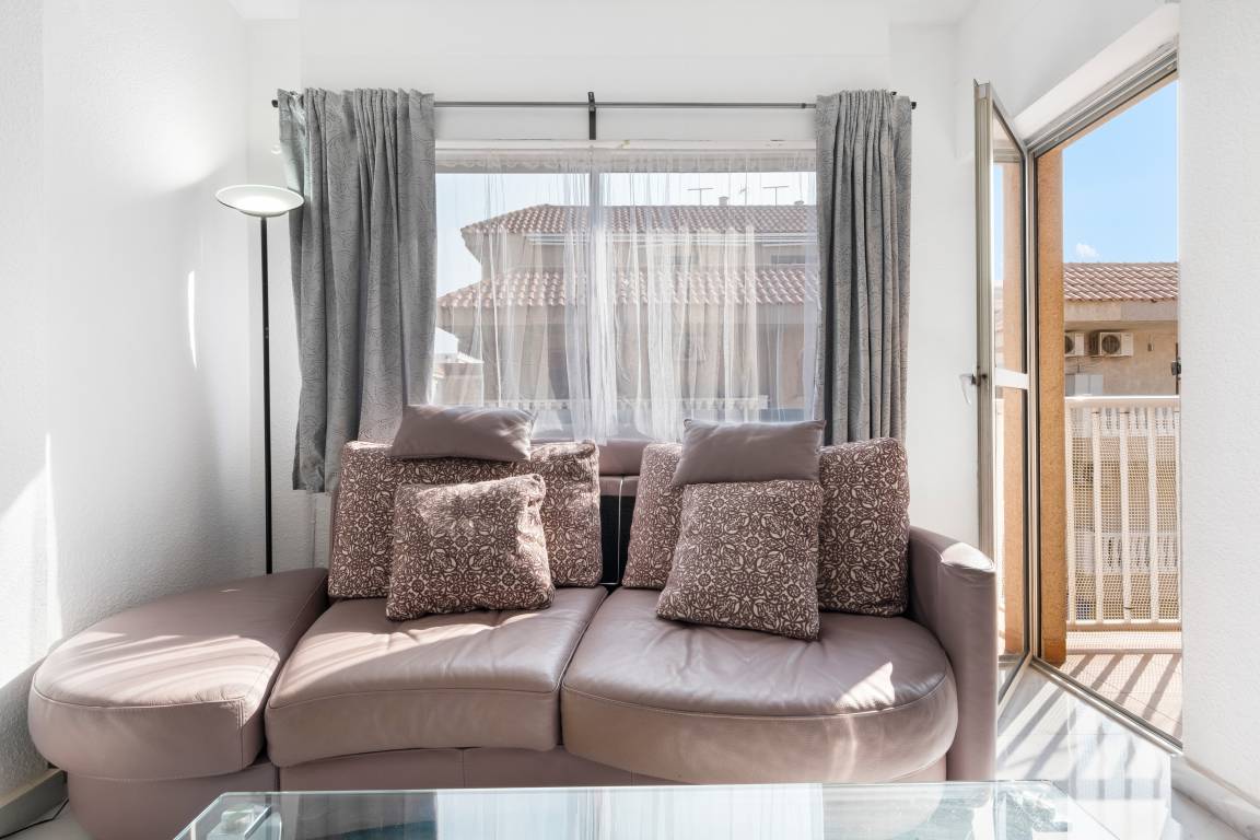 100 M² Apartment ∙ 3 Bedrooms ∙ 5 Guests - Torrevieja