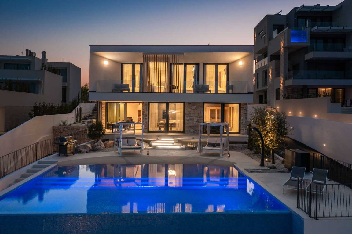 200 M² Villa ∙ 5 Chambres ∙ 10 Personnes - Pirovac