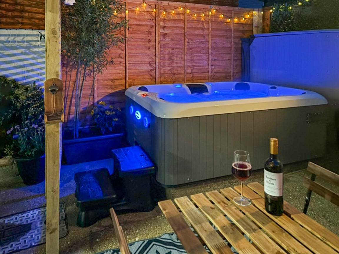 Cottage ∙ 2 Bedrooms ∙ 4 Guests - Hornsea