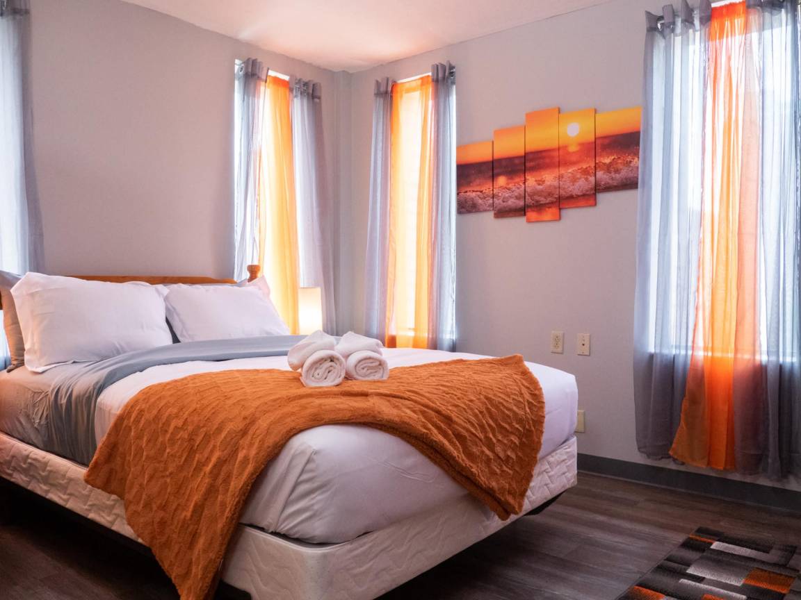 Apartment ∙ 2 Bedrooms ∙ 6 Guests - Pittsburgh, PA