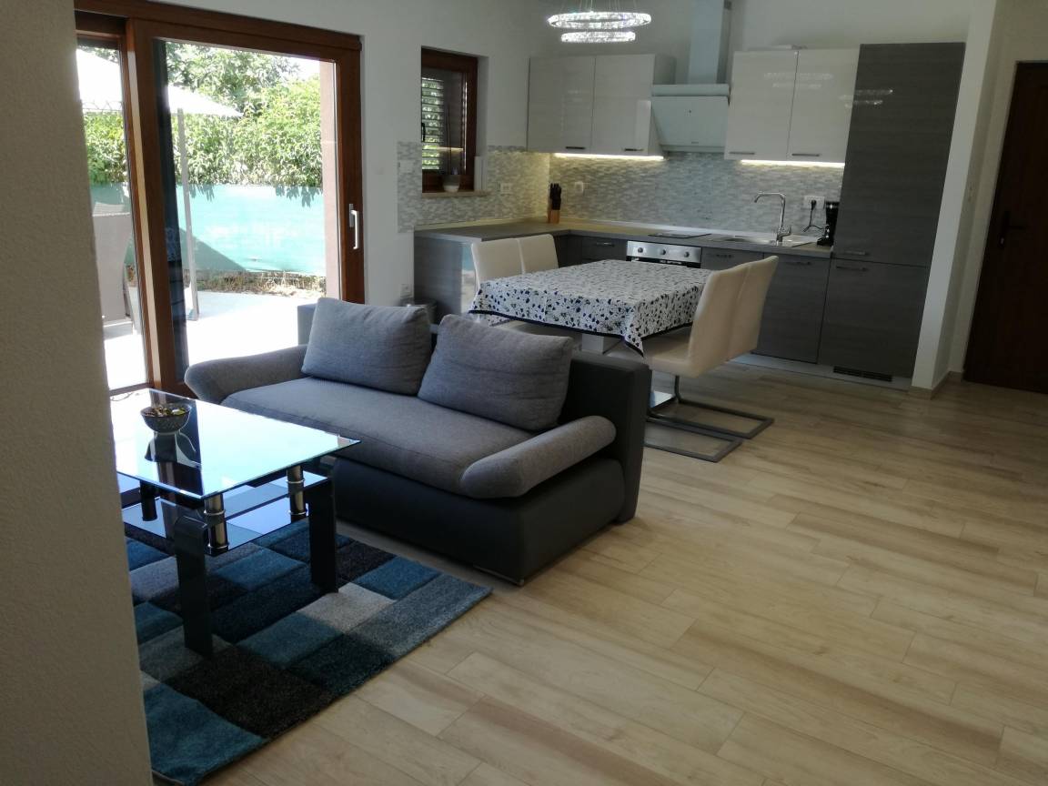 65 M² House ∙ 2 Bedrooms ∙ 4 Guests - Rovinj