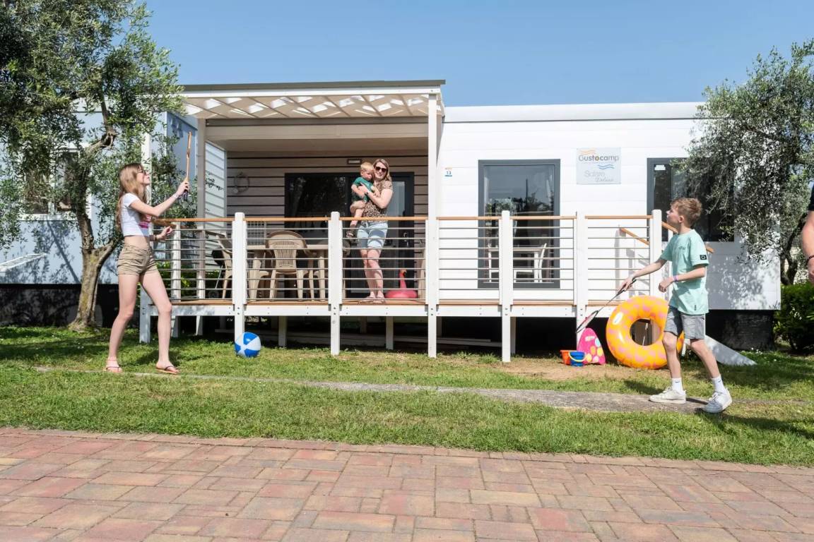 24 M² Asuntovaunu ∙ 2 Makuuhuonetta ∙ 5 Vierasta - Lido di Jesolo