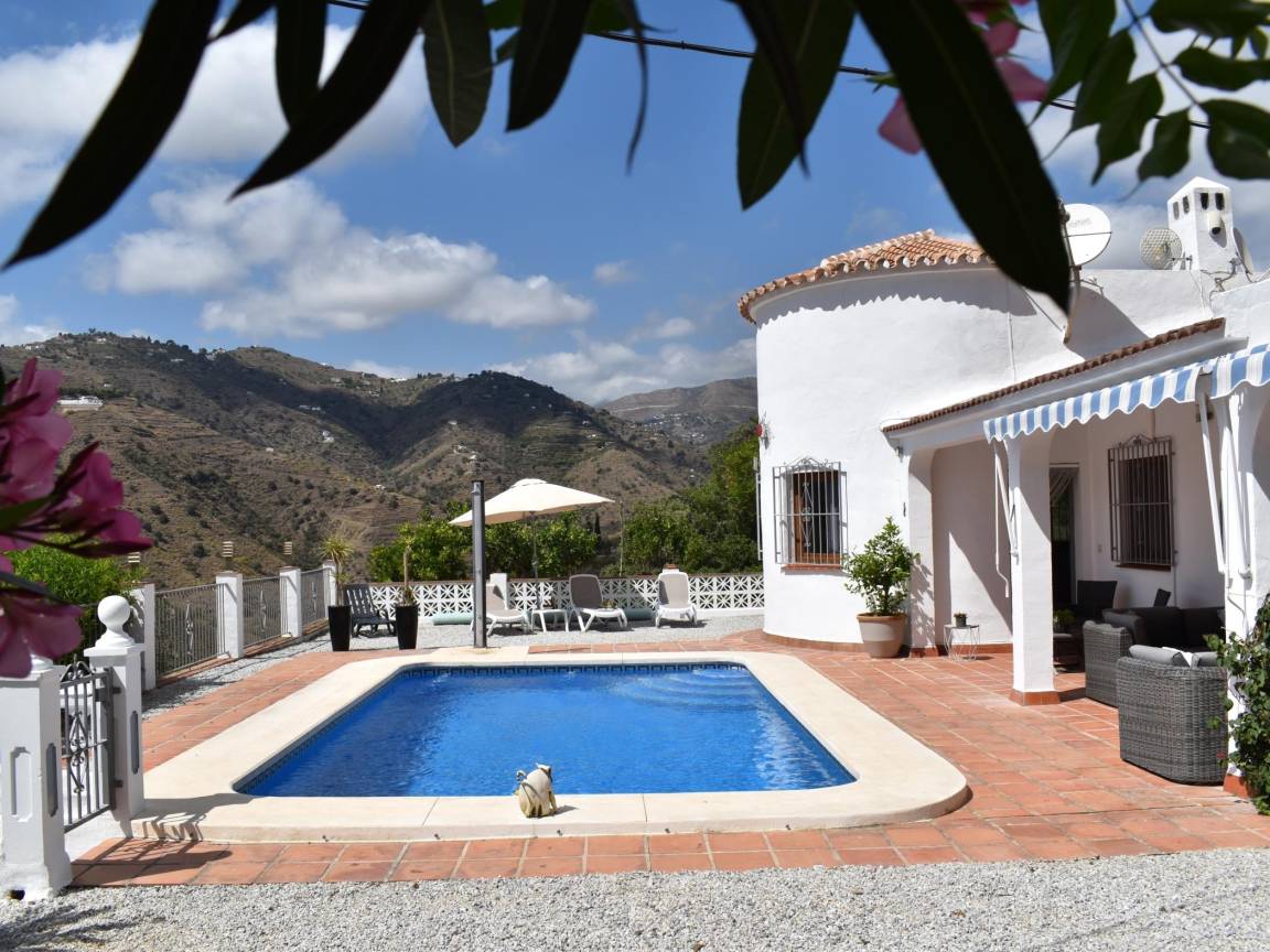 140 M² Casa Rural ∙ 3 Habitaciones ∙ 5 Huéspedes - Cómpeta