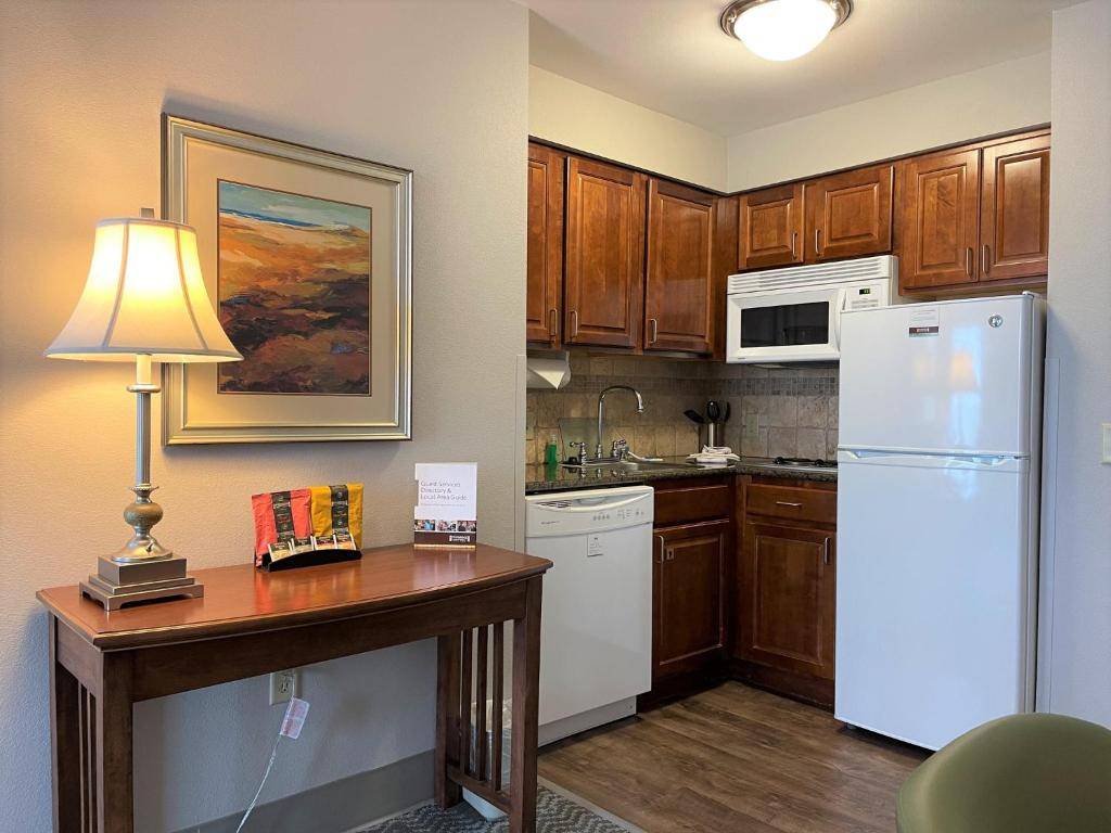 Studio Flat ∙ 1 Bedroom ∙ 4 Guests - Oconomowoc, WI