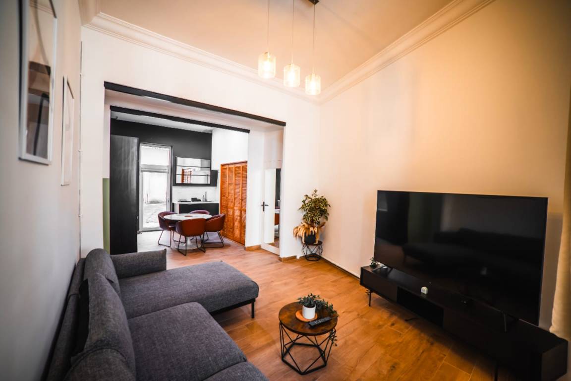 115 M² Apartamento ∙ 4 Habitaciones ∙ 8 Huéspedes - Nîmes