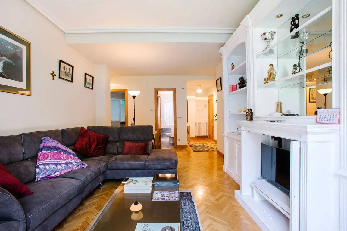 75 M² Apartamento ∙ 2 Habitaciones ∙ 4 Huéspedes - San Sebastián