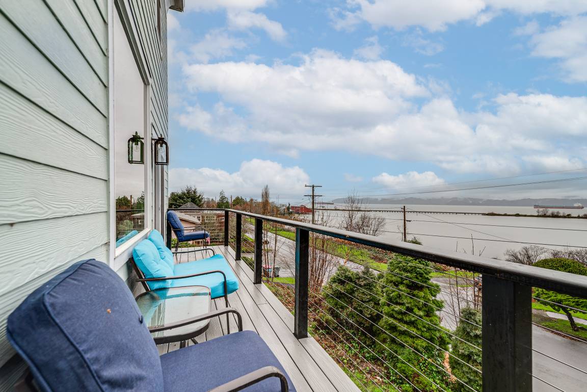 148 M² Apartment ∙ 3 Bedrooms ∙ 6 Guests - Astoria, OR