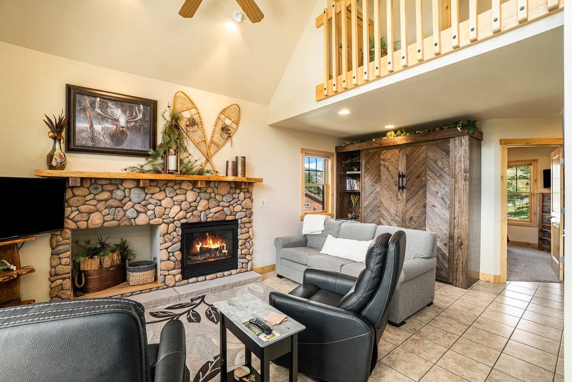 111 M² Condo ∙ 2 Bedrooms ∙ 6 Guests - Estes Park, CO