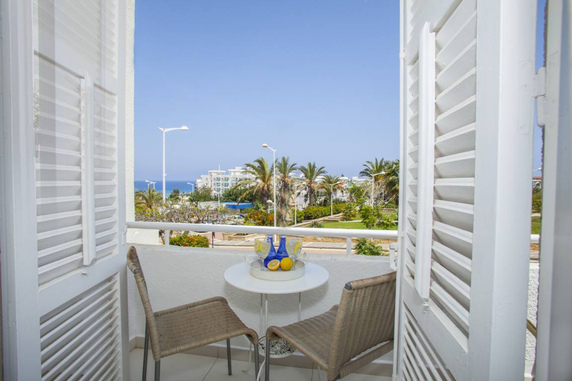 100 M² Villa ∙ 2 Bedrooms ∙ 5 Guests - Ayia Napa