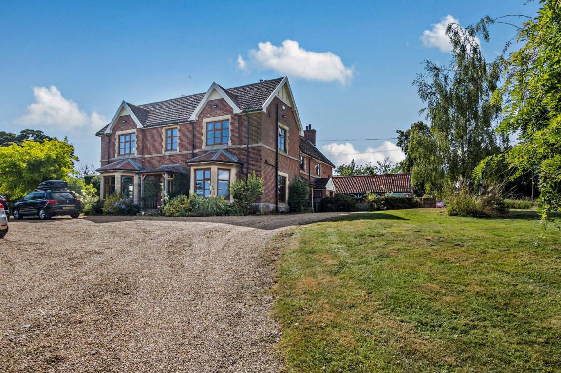 Cottage ∙ 7 Bedrooms ∙ 16 Guests - Norfolk