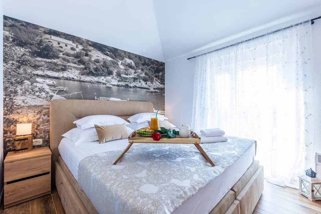 210 M² Ferienhaus ∙ 6 Schlafzimmer ∙ 18 Gäste - Brela