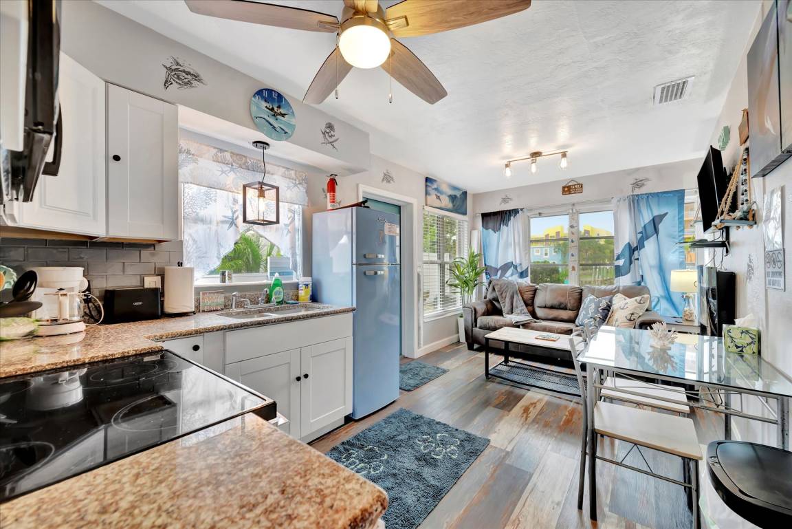 Apartment ∙ 1 Bedroom ∙ 4 Guests - Treasure Island, FL