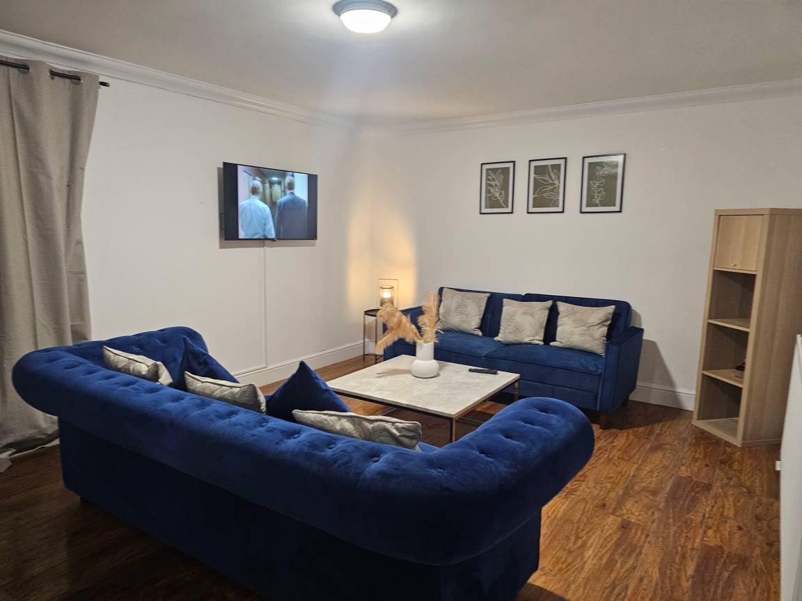 75 M² House ∙ 3 Bedrooms ∙ 6 Guests - Bridgend