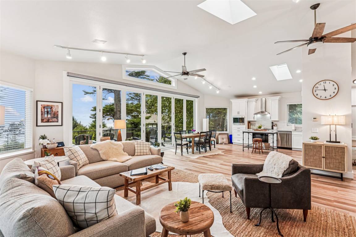 House ∙ 4 Bedrooms ∙ 7 Guests - Cove Beach, OR