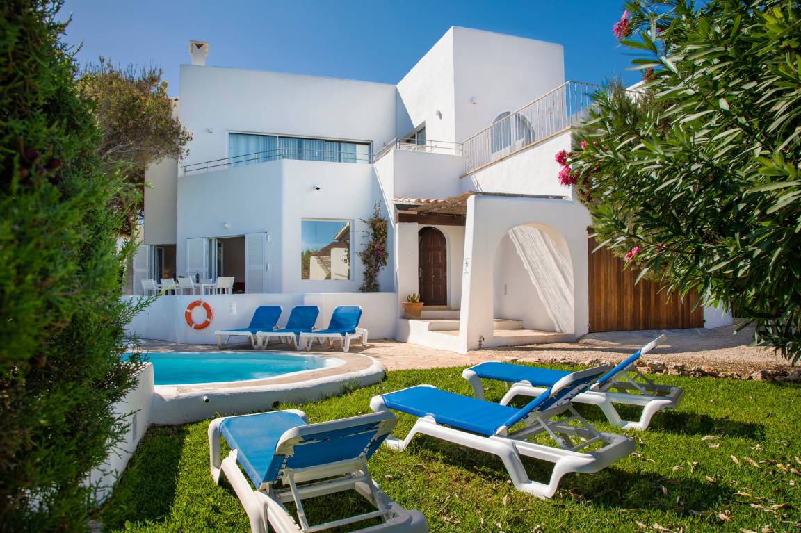 300 M² Villa ∙ 4 Bedrooms ∙ 8 Guests - Cala d’Or