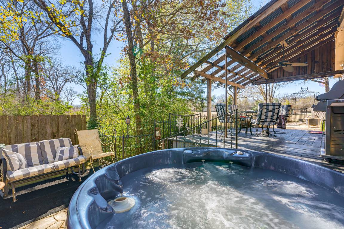 92 M² House ∙ 2 Bedrooms ∙ 6 Guests - Santa's Wonderland, College Station