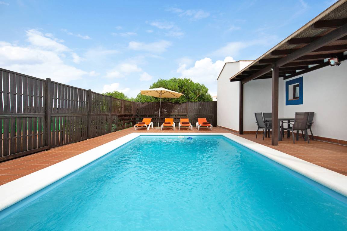 130 M² Villa ∙ 3 Bedrooms ∙ 6 Guests - La Oliva