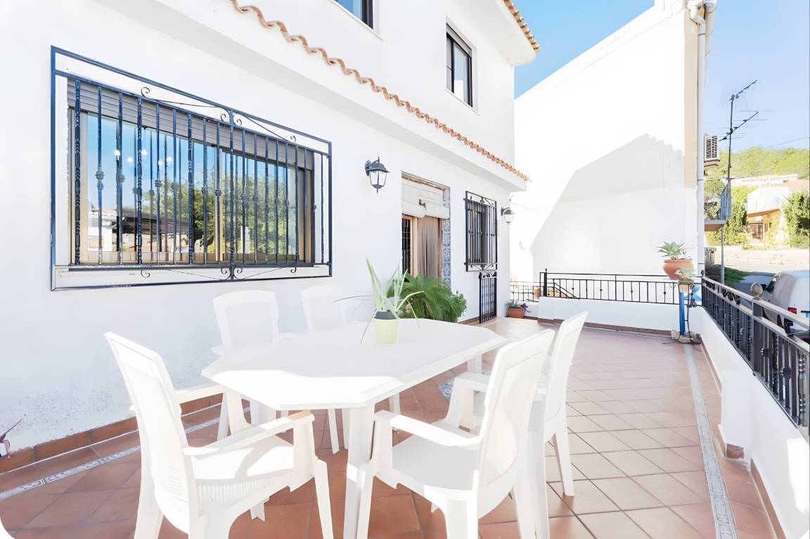 160 M² Ferienhaus ∙ 4 Schlafzimmer ∙ 8 Gäste - Buñol