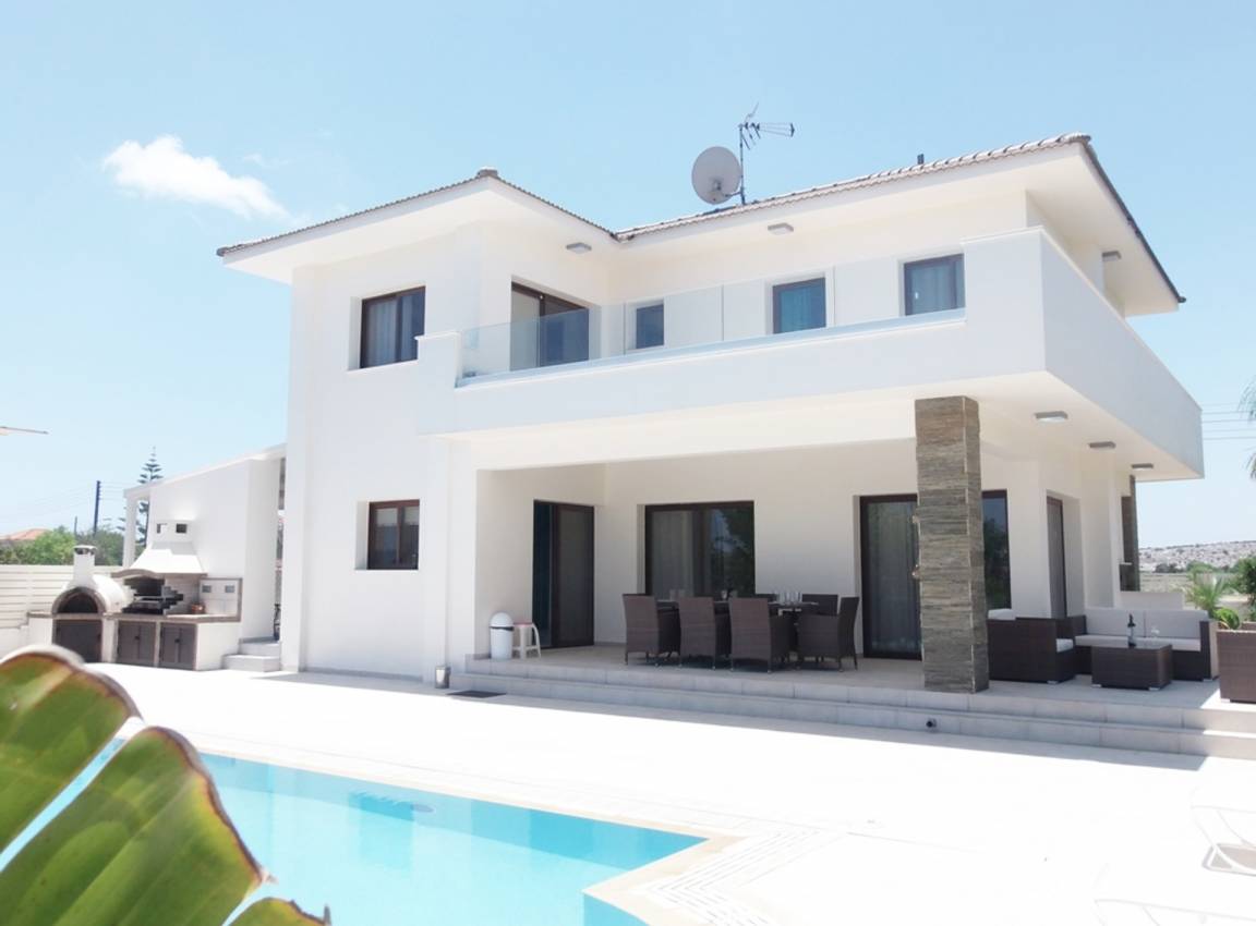200 M² Villa ∙ 4 Bedrooms ∙ 8 Guests - Protaras