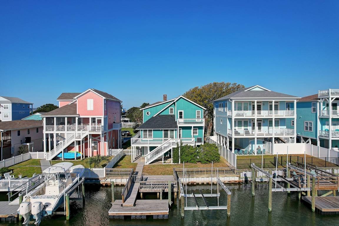 Talo ∙ 3 Makuuhuonetta ∙ 6 Vierasta - Holden Beach, NC