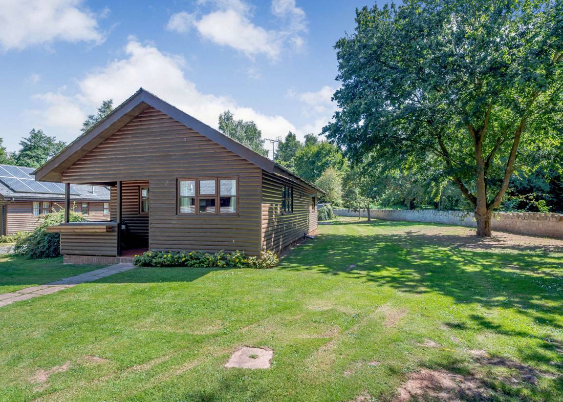 Chalet ∙ 2 Bedrooms ∙ 4 Guests - Forest of Dean