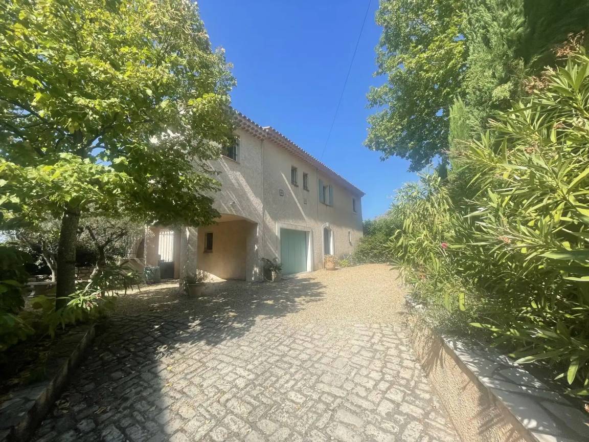 179 M² Huis ∙ 3 Slaapkamers ∙ 8 Gasten - Villecroze