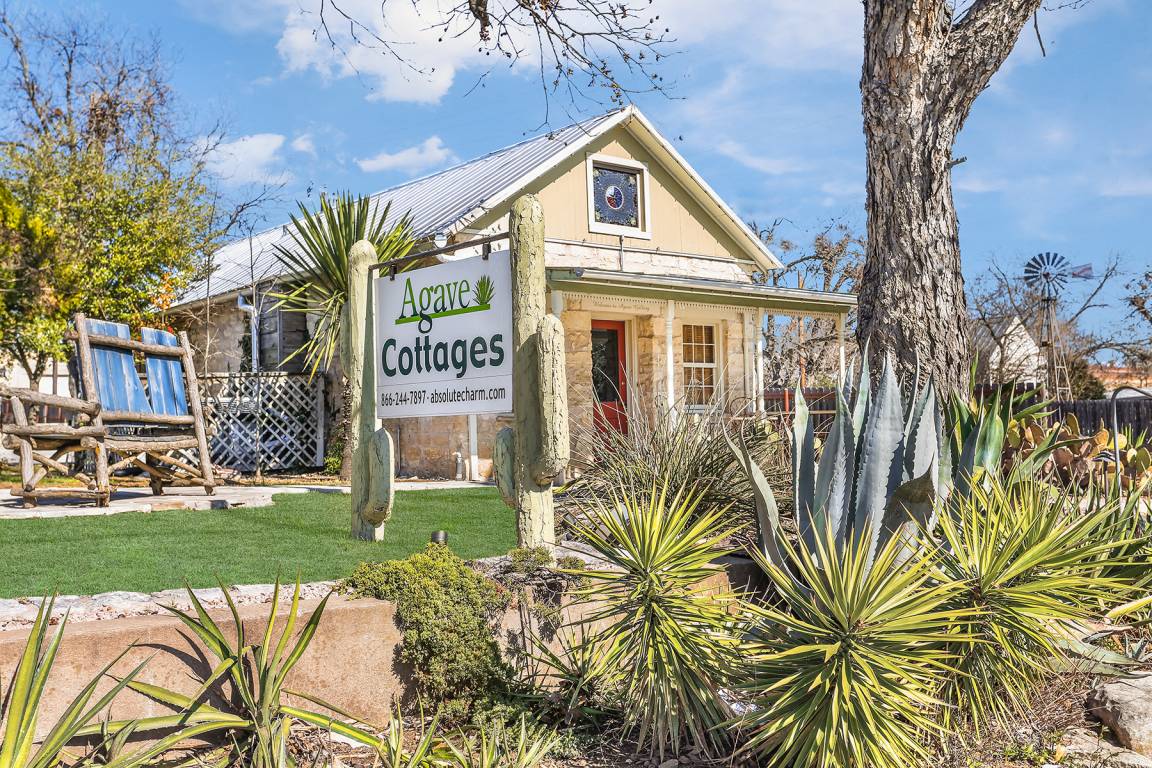 Cottage ∙ 1 Bedroom ∙ 4 Guests - Fredericksburg, TX