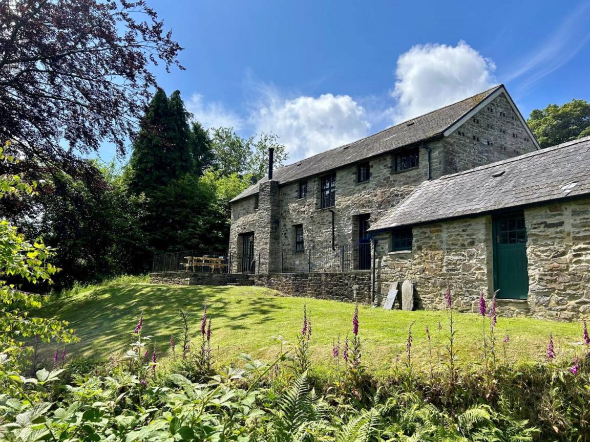 Cottage ∙ 4 Bedrooms ∙ 8 Guests - Carmarthenshire