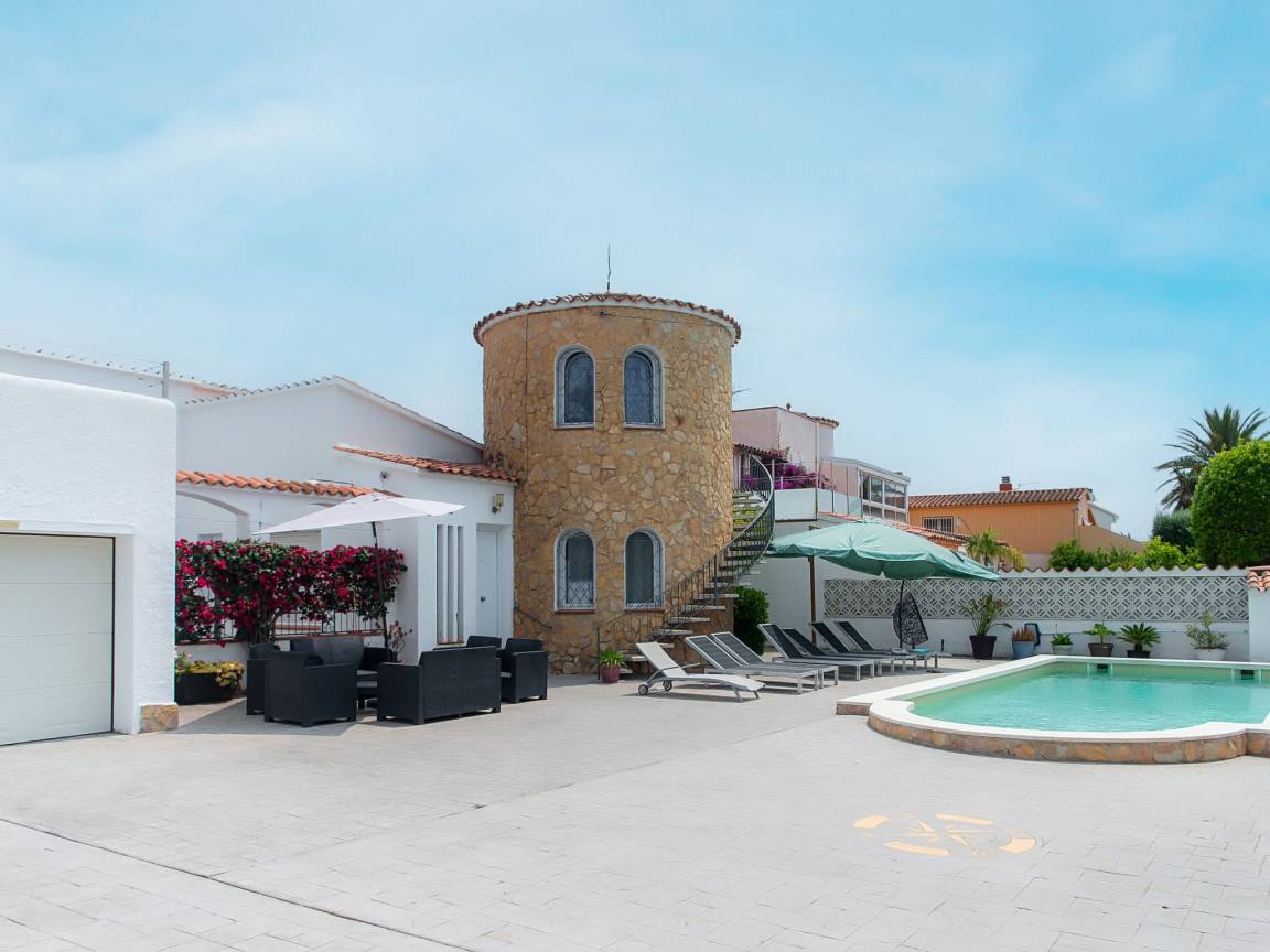 160 M² Talo ∙ 1 Makuuhuone ∙ 10 Vierasta - Empuriabrava