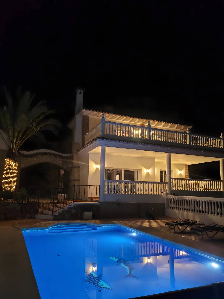 366 M² Villa ∙ 4 Bedrooms ∙ 8 Guests - Alhaurín de la Torre