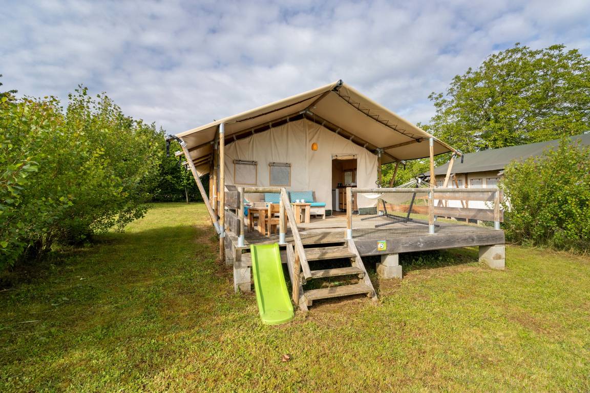 25 M² Camping ∙ 2 Chambres ∙ 4 Personnes - Souillac