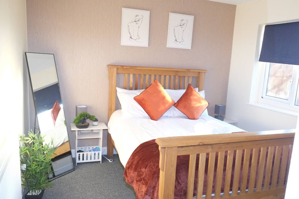 145 M² House ∙ 5 Bedrooms ∙ 11 Guests - Nottingham
