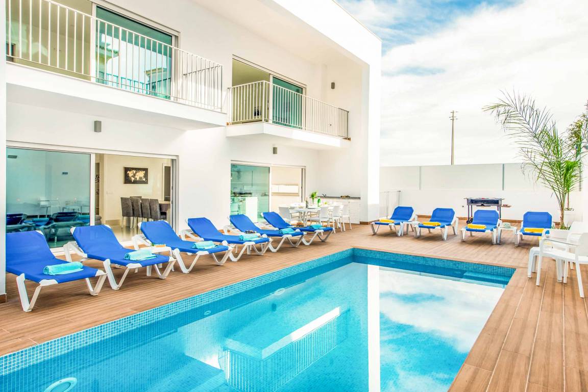 Villa ∙ 5 Bedrooms ∙ 10 Guests - Albufeira