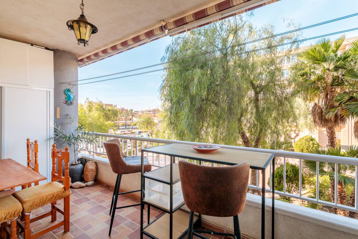 70 M² Apartamento ∙ 2 Habitaciones ∙ 5 Huéspedes - Santa Pola