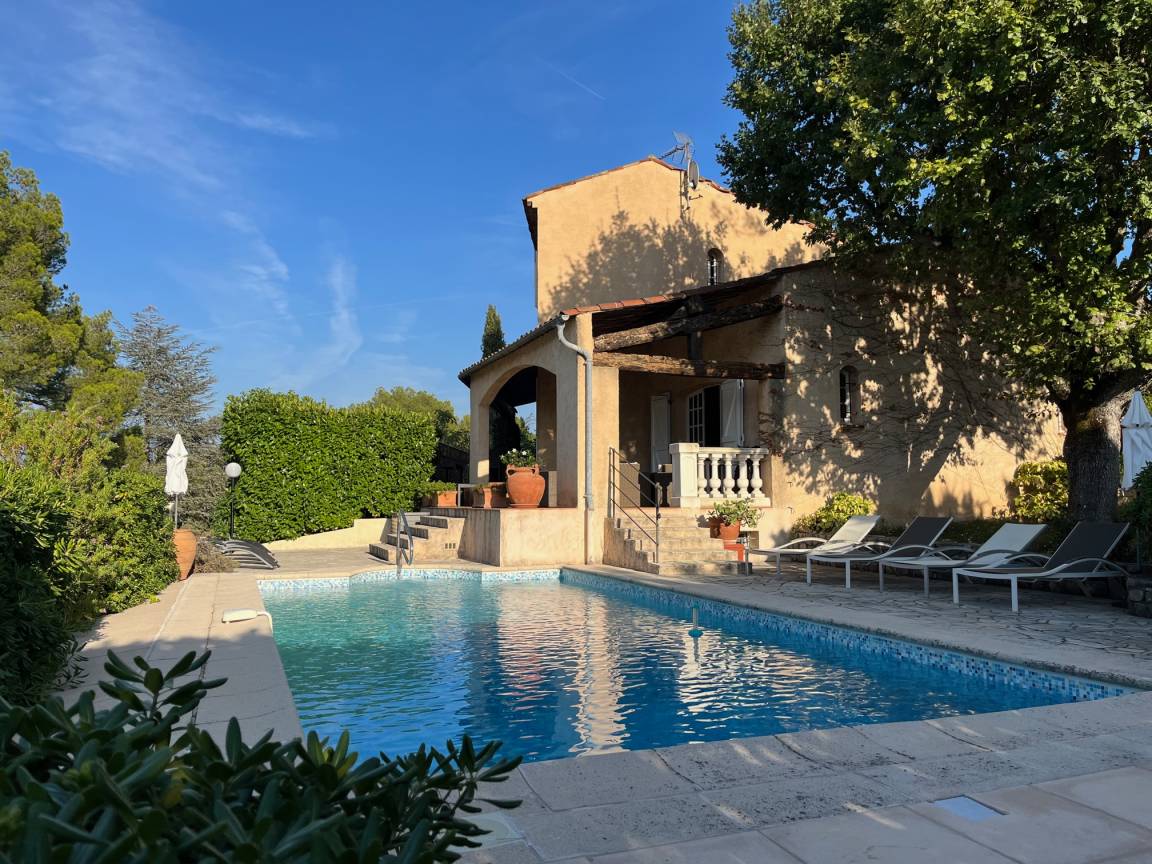 170 M² Villa ∙ 4 Bedrooms ∙ 10 Guests - Montauroux