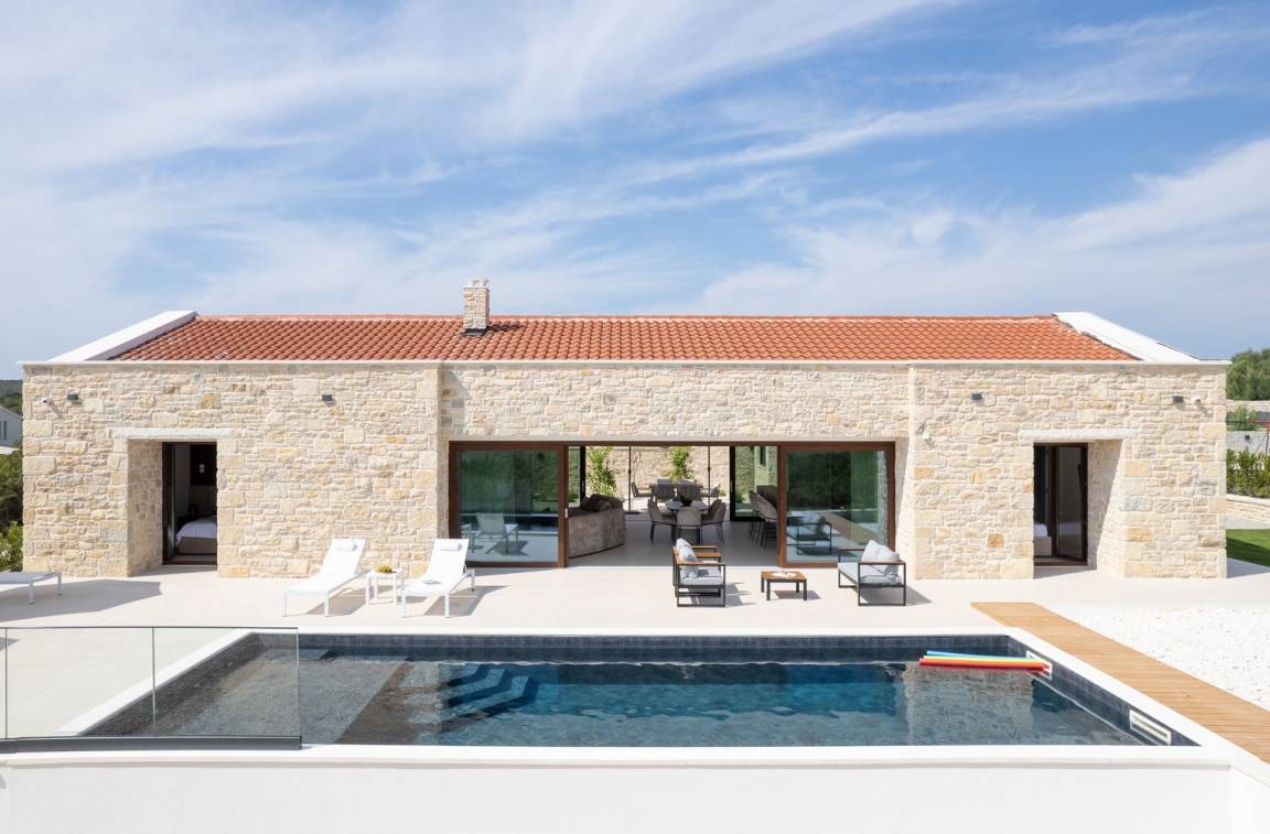 240 M² Villa ∙ 7 Bedrooms ∙ 16 Guests - Sukošan