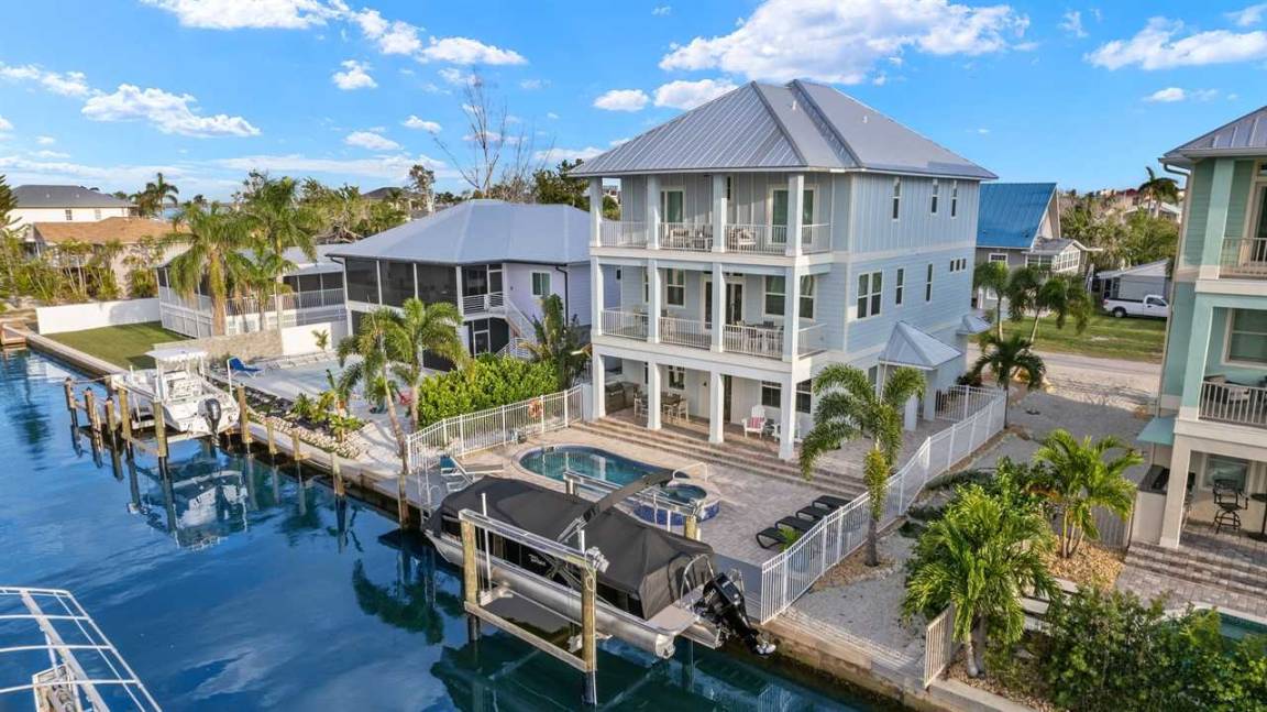 244 M² House ∙ 5 Bedrooms ∙ 10 Guests - Fort Myers Beach, FL