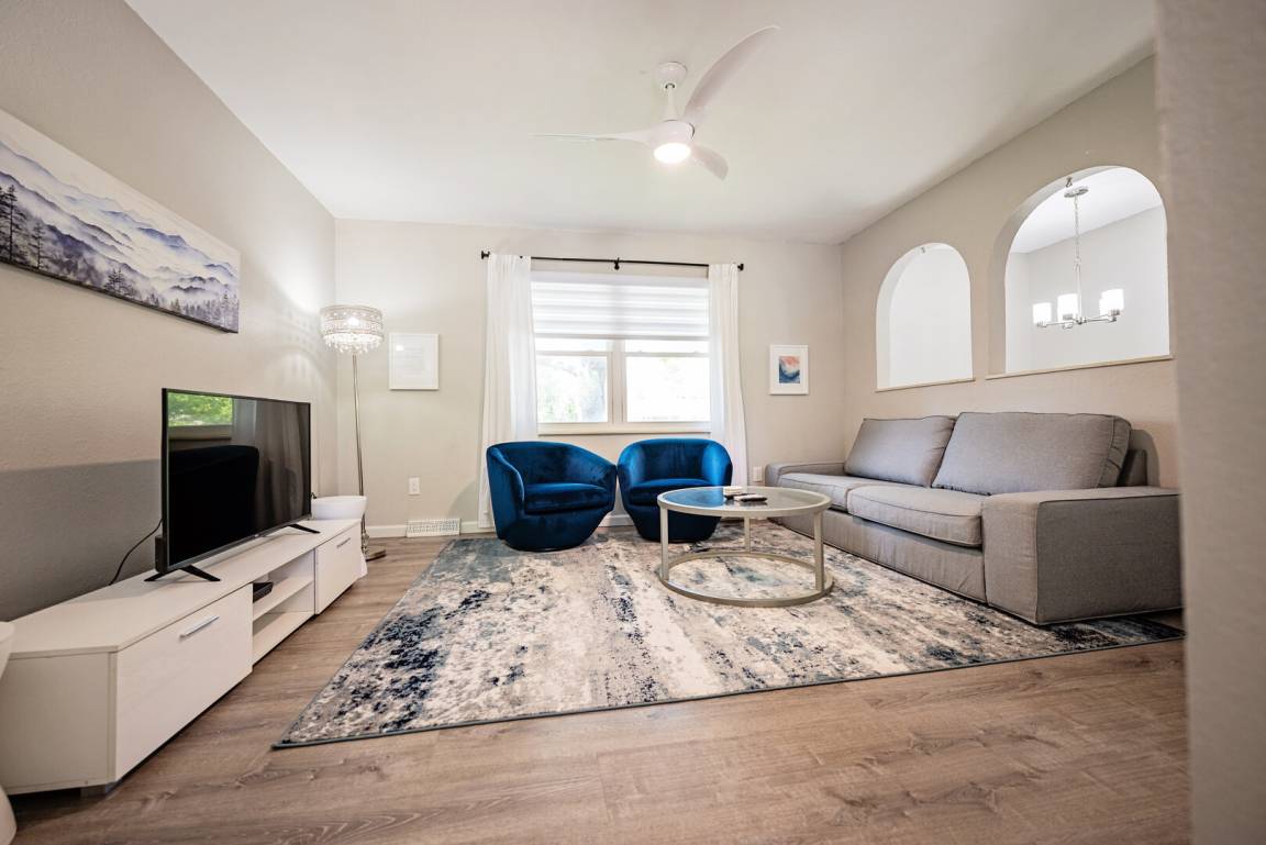 94 M² House ∙ 3 Bedrooms ∙ 8 Guests - Lee's Summit, MO